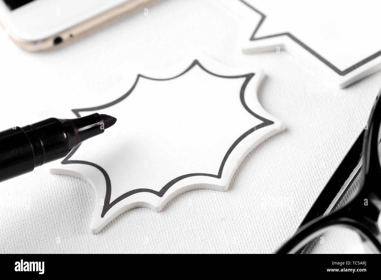 Social Media Chat Concept. Blank empty chat bubble for text Stock Photo ...