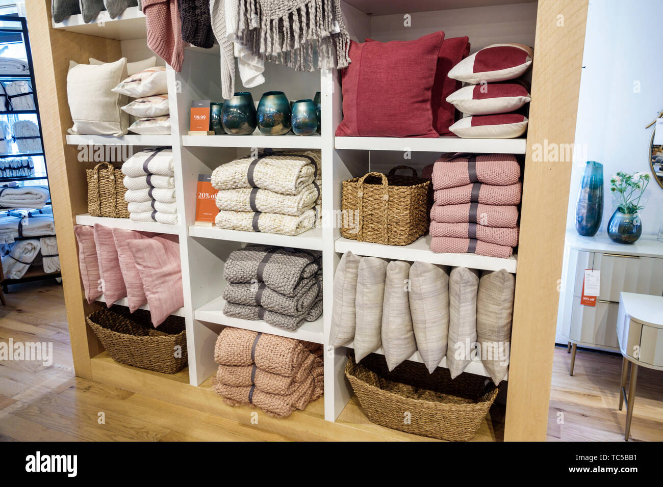 Bedding display retail store hi-res stock photography and images - Alamy