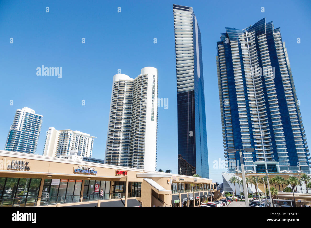 Jade ocean beach signature condos hi-res stock photography and images ...