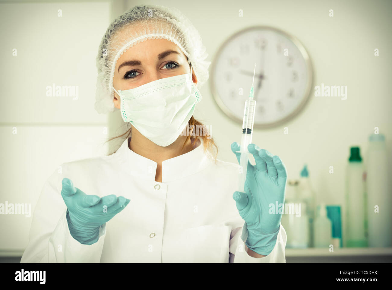 Smiling woman nurse preparing syringe for injection in hospital Stock ...