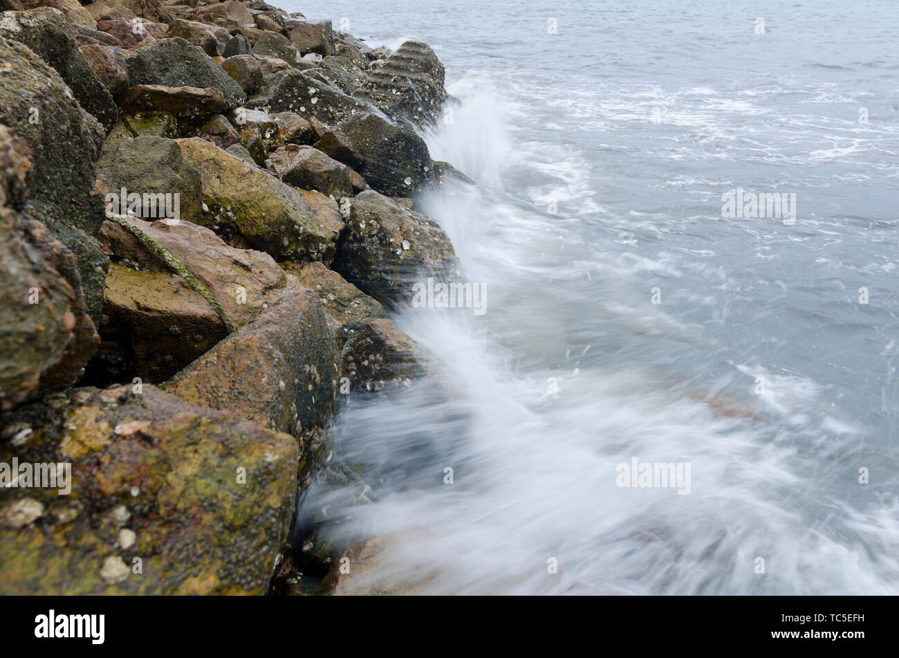 The waves hit the stone Stock Photo - Alamy