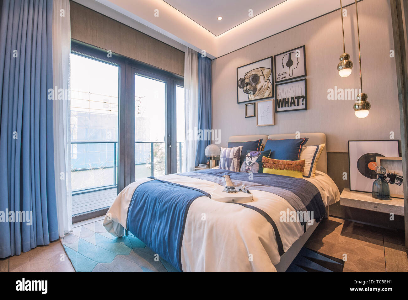 Pillows and floors with luxurious lights hi-res stock photography and ...