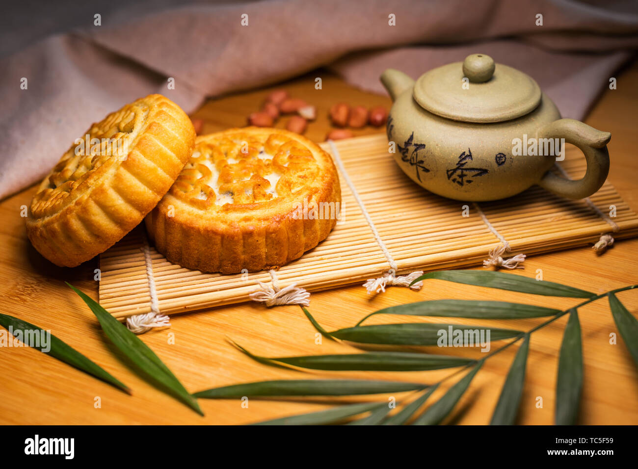 Chinese traditional cuisine Mid-Autumn Festival moon cake tea set Stock ...