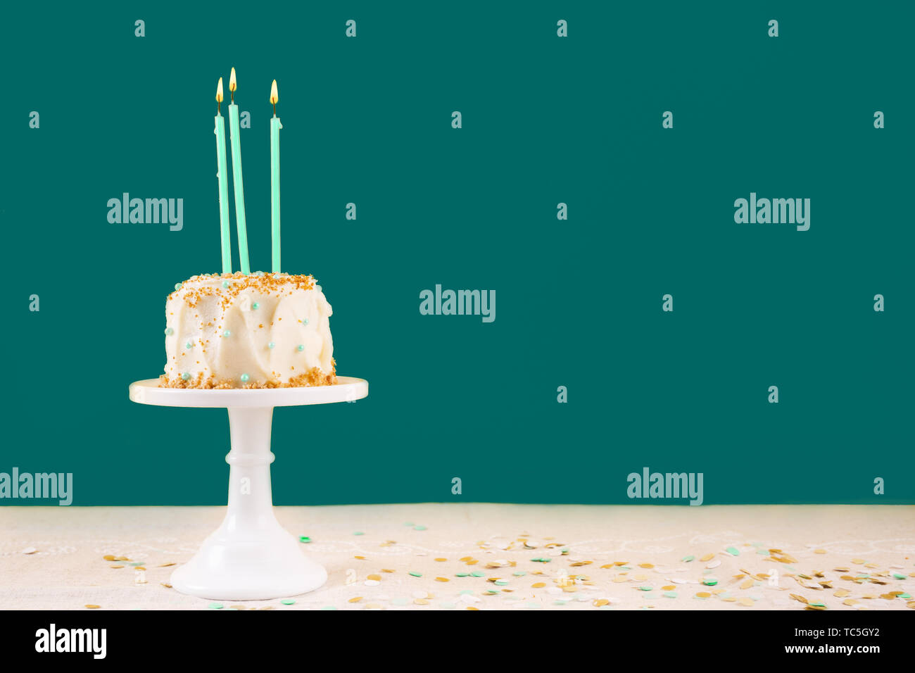 Birthday cake with candles. Birthday party celebration concept ...