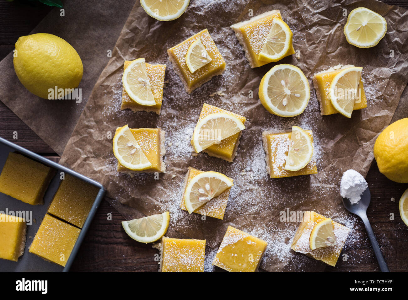 Lemon squares hi-res stock photography and images - Alamy