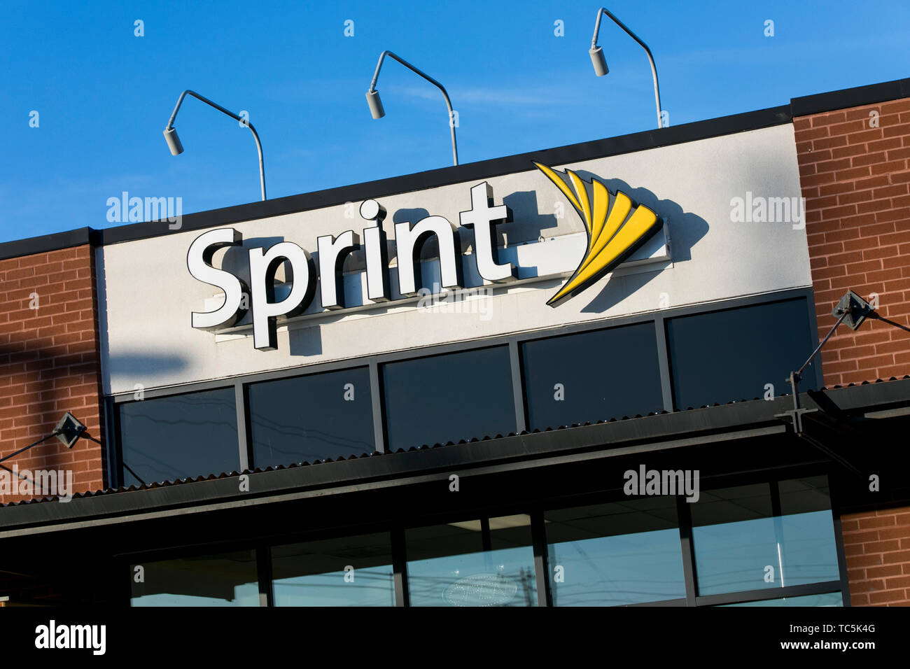 Waters logo hi-res stock photography and images - Alamy