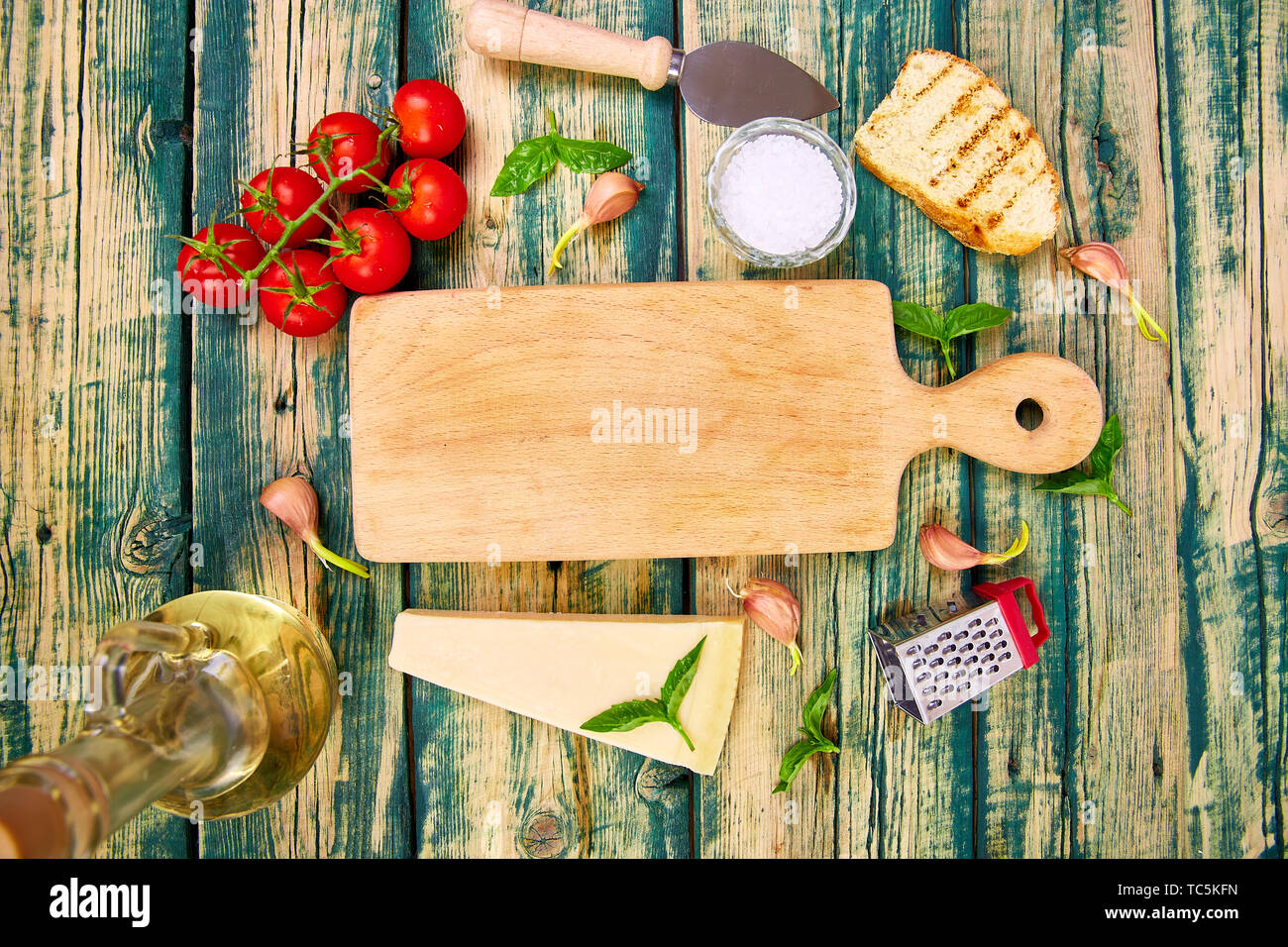 Italian food background. Ready for cooking. Food frame Stock Photo - Alamy