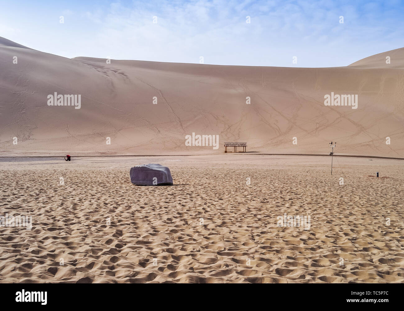 Desert Scenery of Mingsha Mountain, Dunhuang, Gansu Province Stock ...