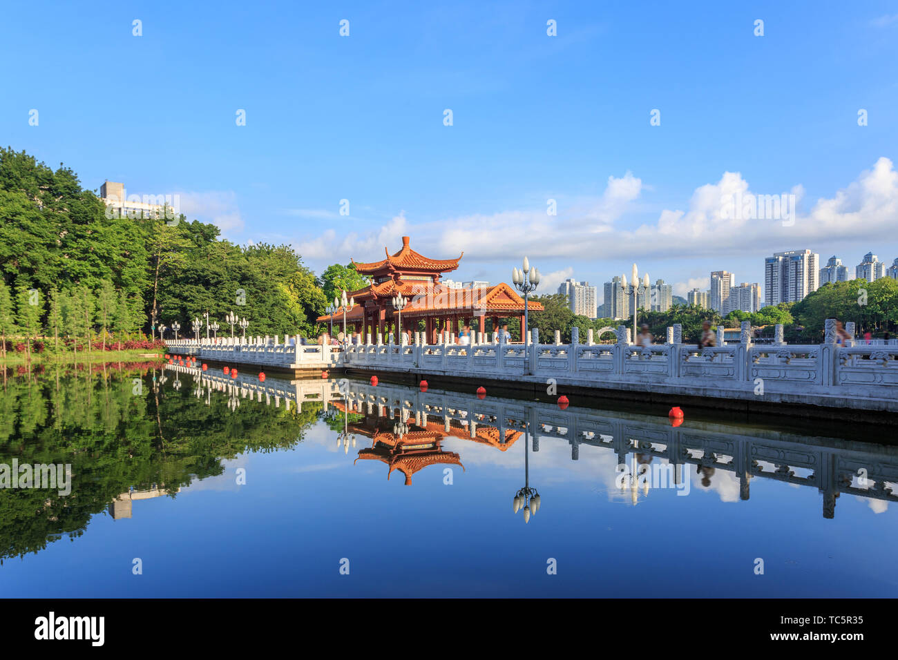 Chinese pavillion water hi-res stock photography and images - Alamy