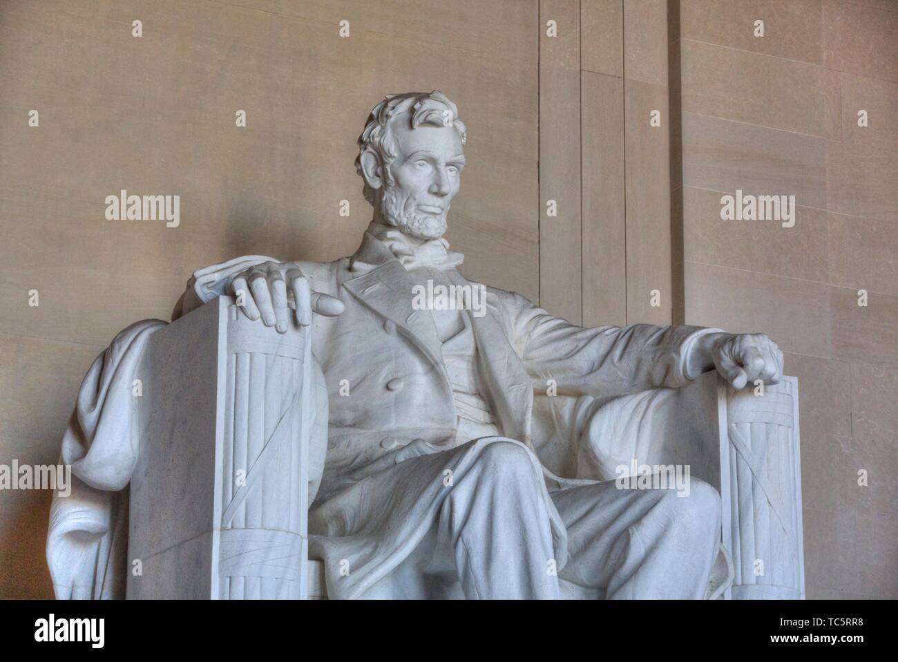 Lincoln memorial with lincoln statue hi-res stock photography and ...