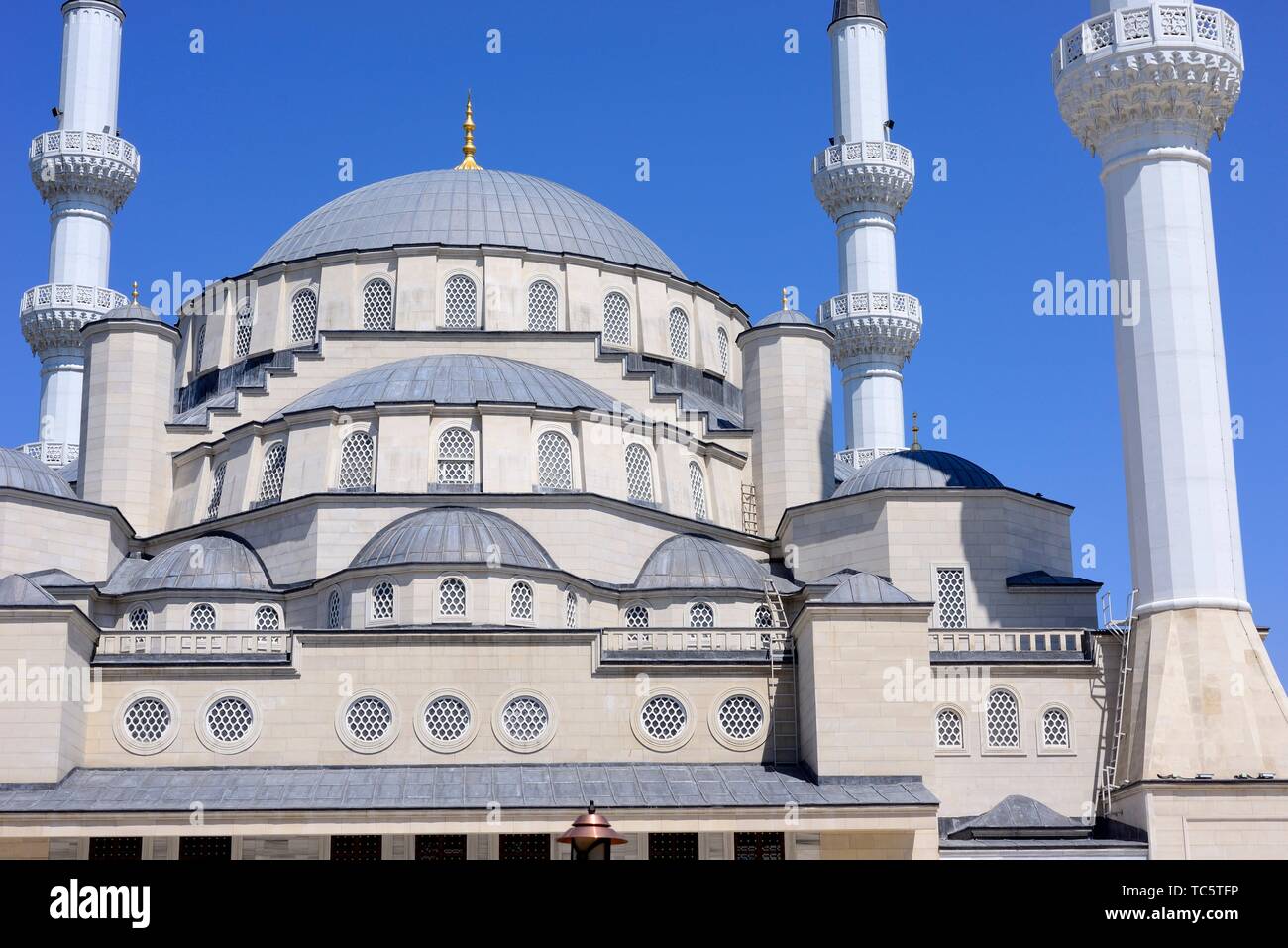 Big mosque hi-res stock photography and images - Alamy
