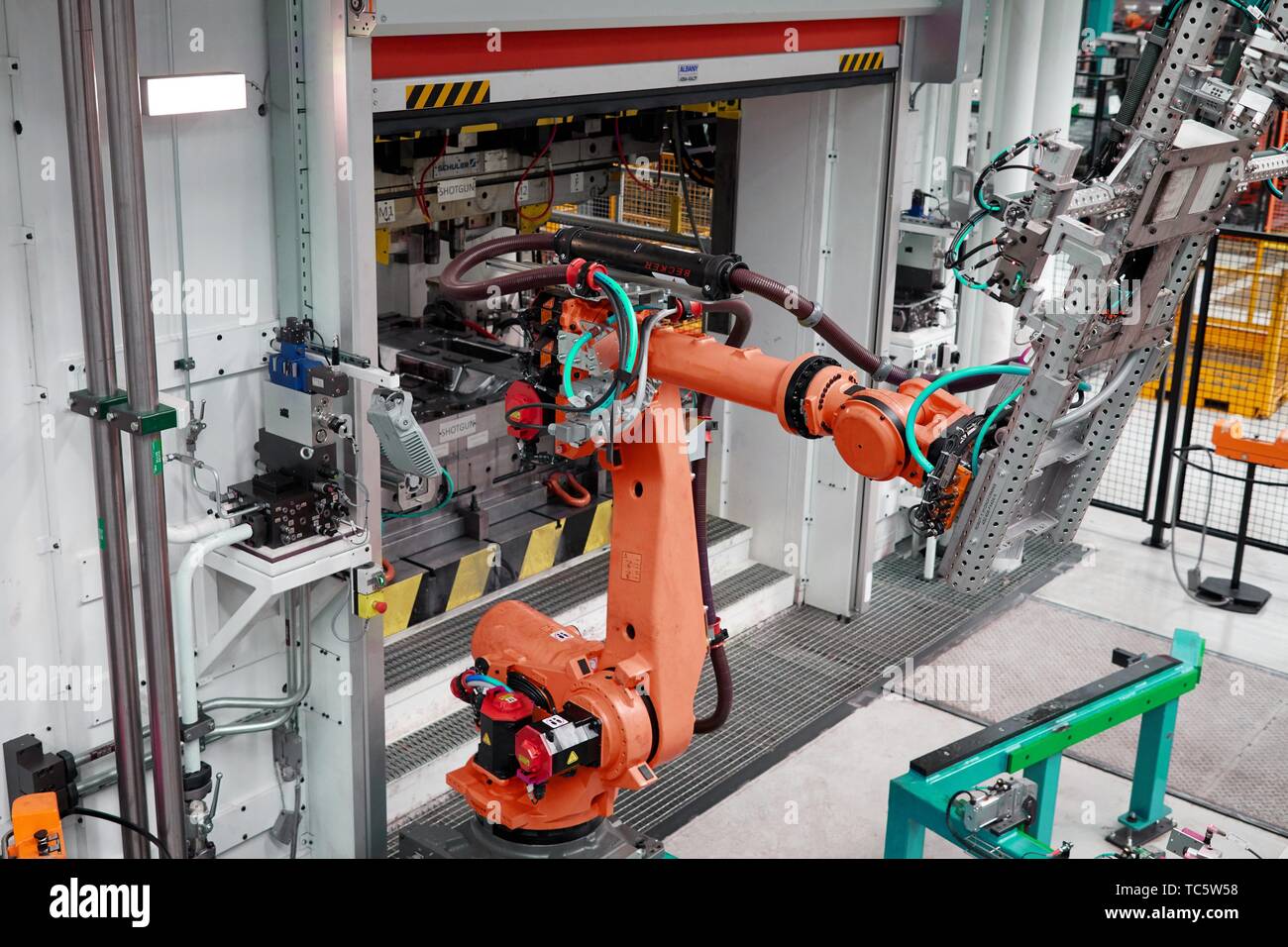 Robotic car manufacturing hi-res stock photography and images - Alamy