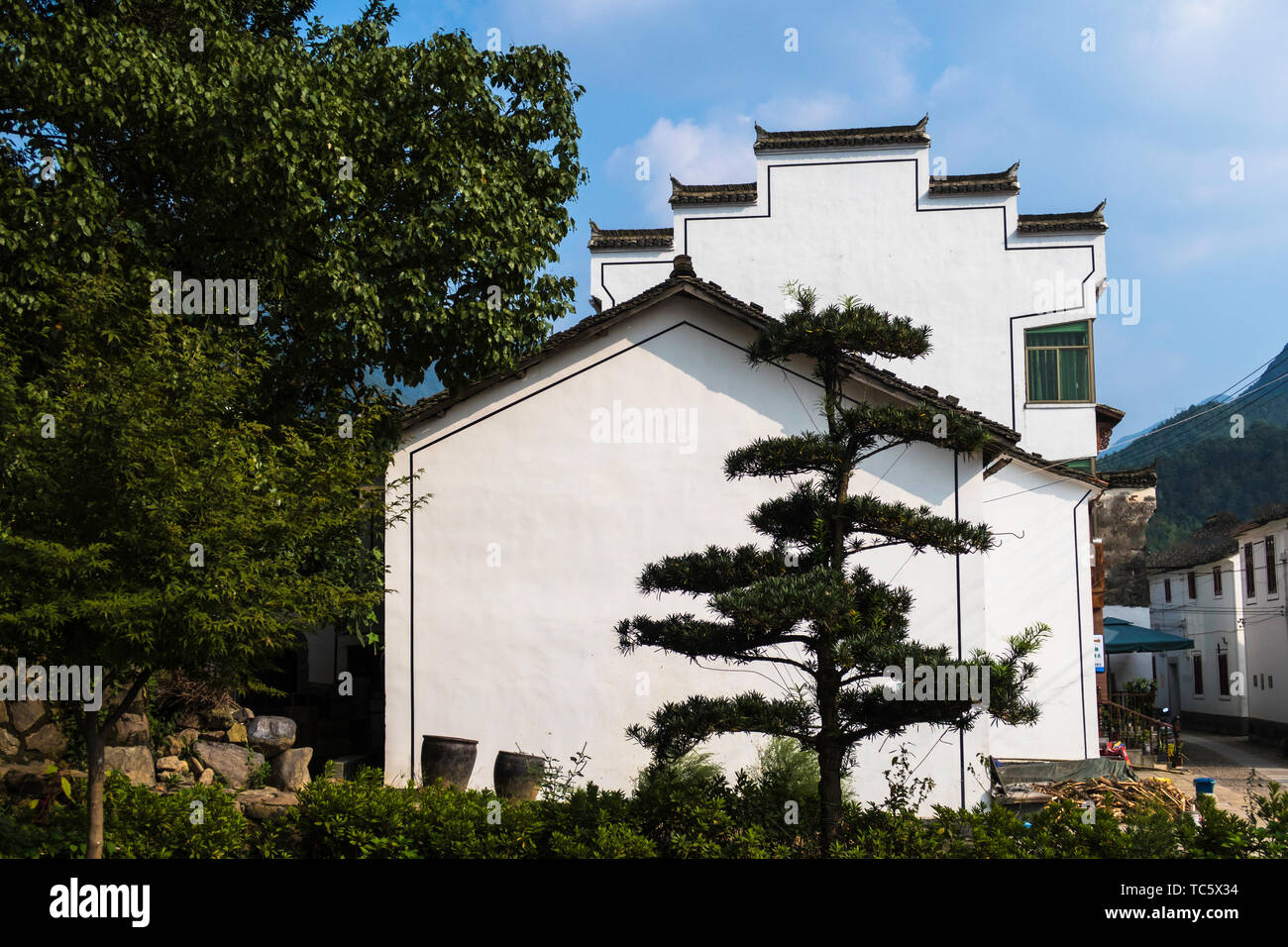 Traditional Chinese residential houses Stock Photo - Alamy
