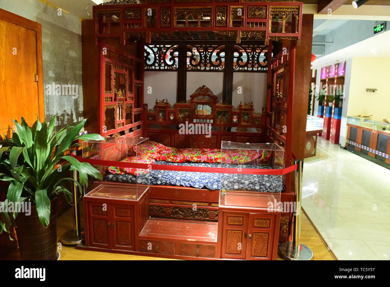 Ancient chinese bedroom hi-res stock photography and images - Alamy