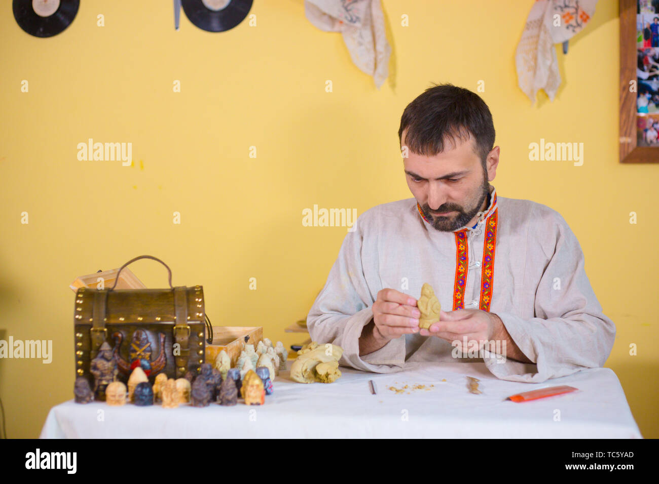 Clay model making hi-res stock photography and images - Alamy