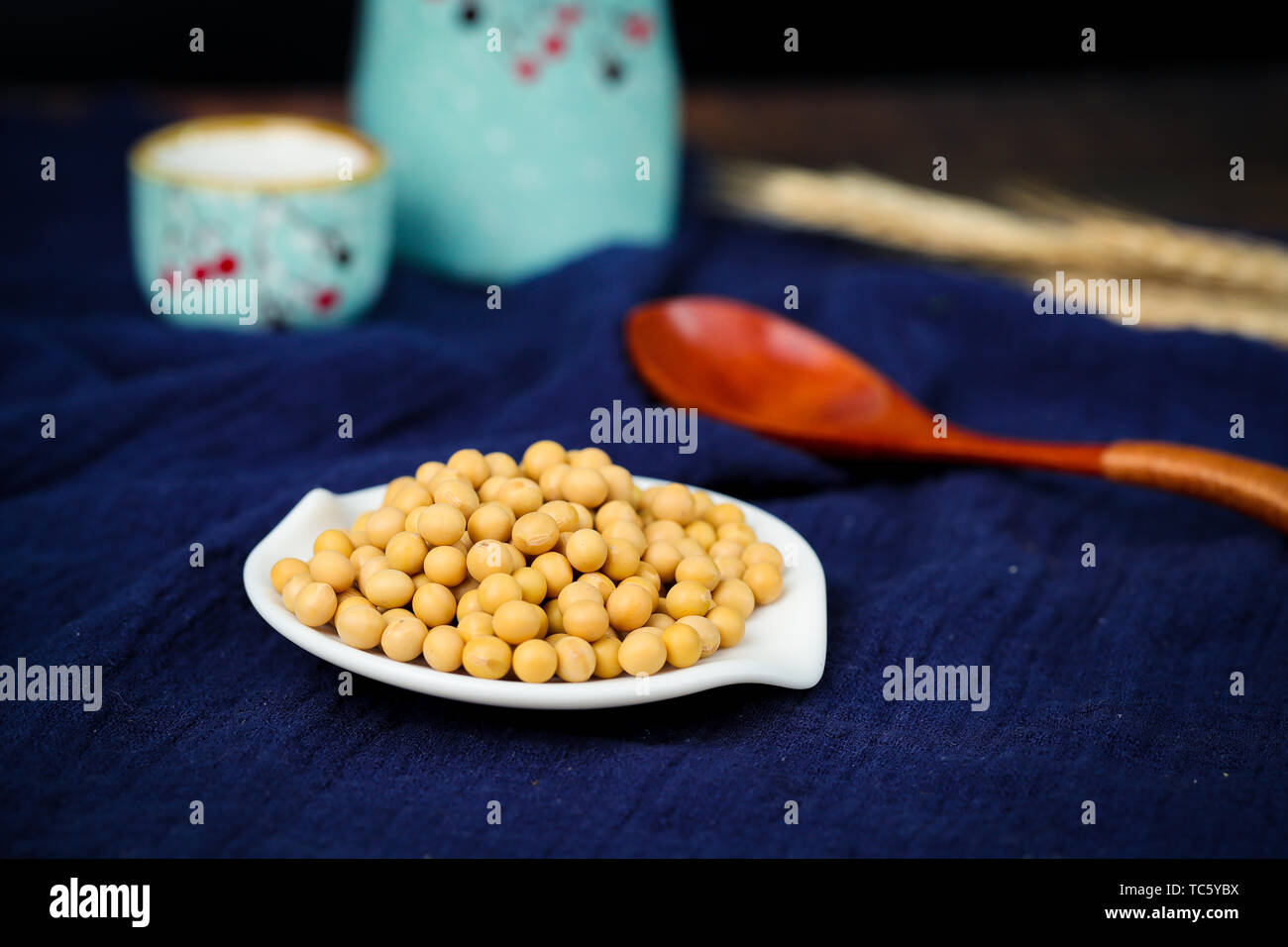Soybean meals hi-res stock photography and images - Alamy