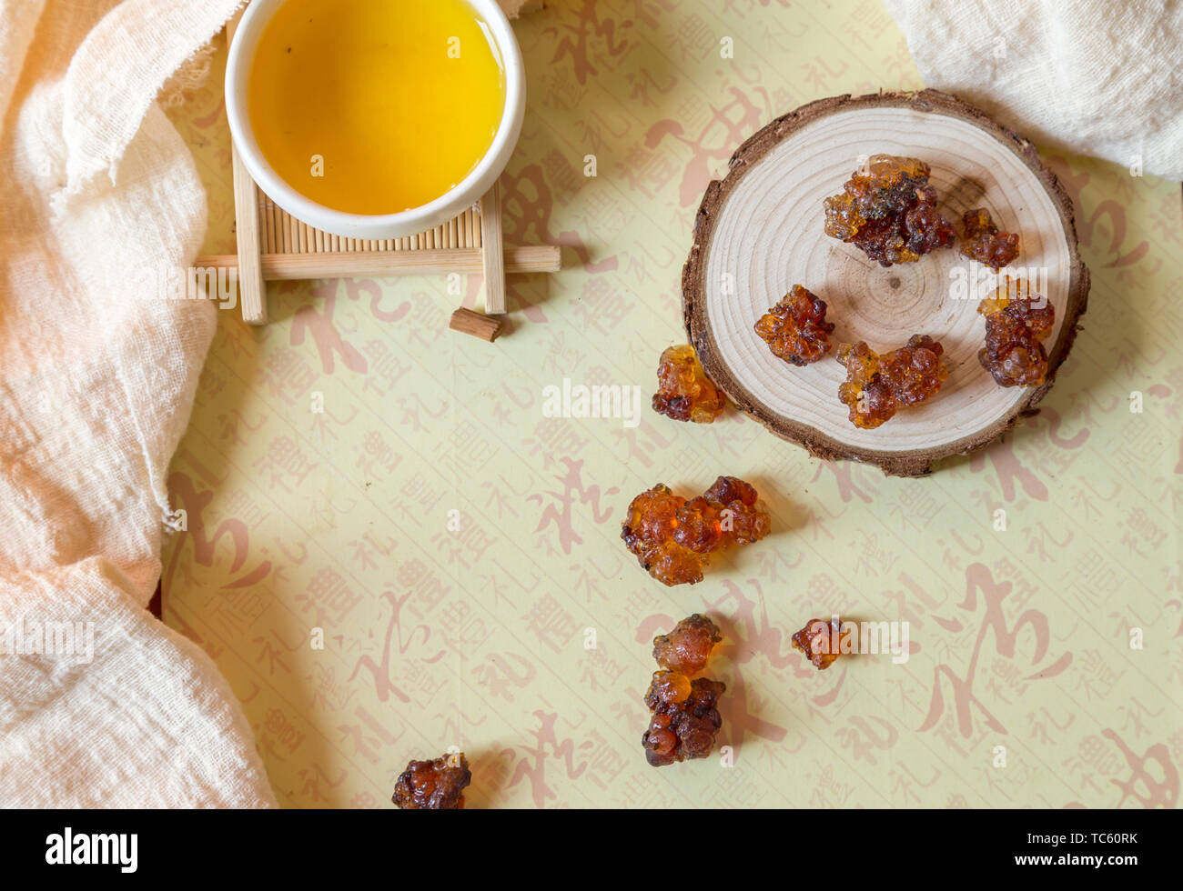 Traditional Chinese medicine single product close-up peach gum Stock ...