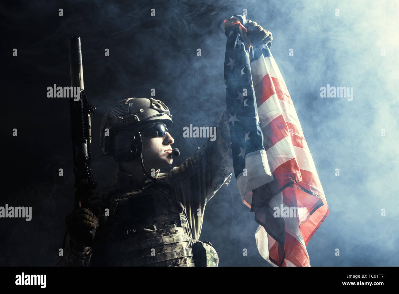 Soldier holding machine gun national hi-res stock photography and ...