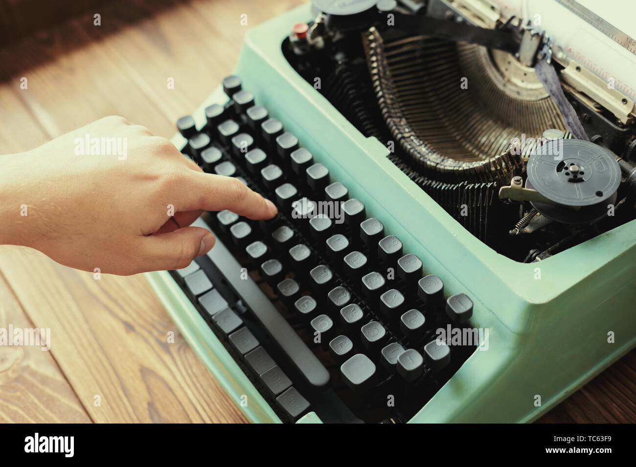 Antique Typewriter. Vintage Typewriter Machine Stock Photo - Alamy