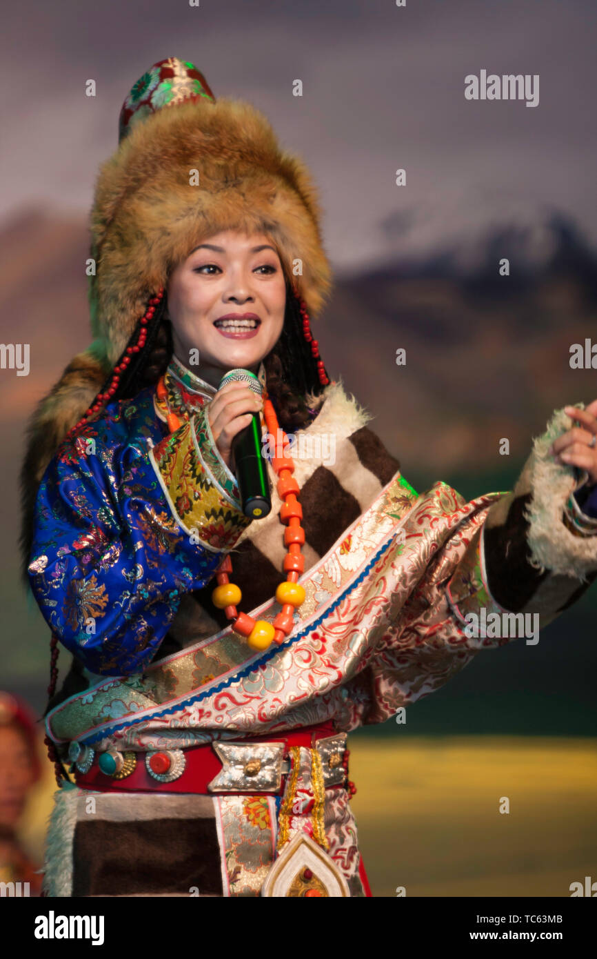 Qinghai Tibetan beautiful and handsome men in the performance Stock ...