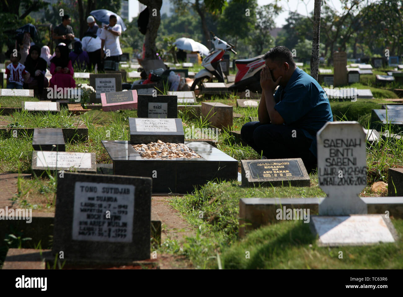 Jakarta, Indonesia. 05th June, 2019. Thousands of Jakarta residents ...