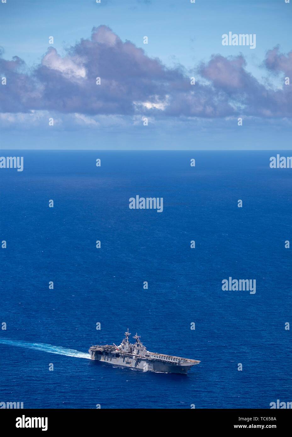 Uss boxer lhd 4 hi-res stock photography and images - Alamy