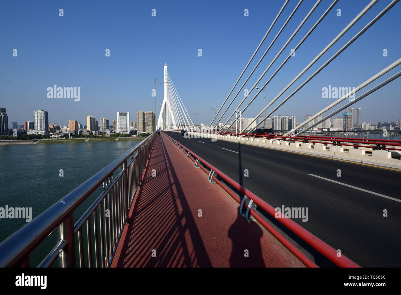 Photographed in October 2018 at the Yiling Yangtze River Bridge in ...