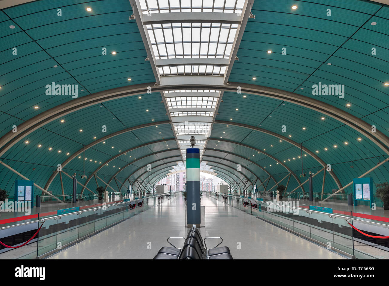 Shanghai Maglev Train Longyang Road Station Platform Stock Photo - Alamy