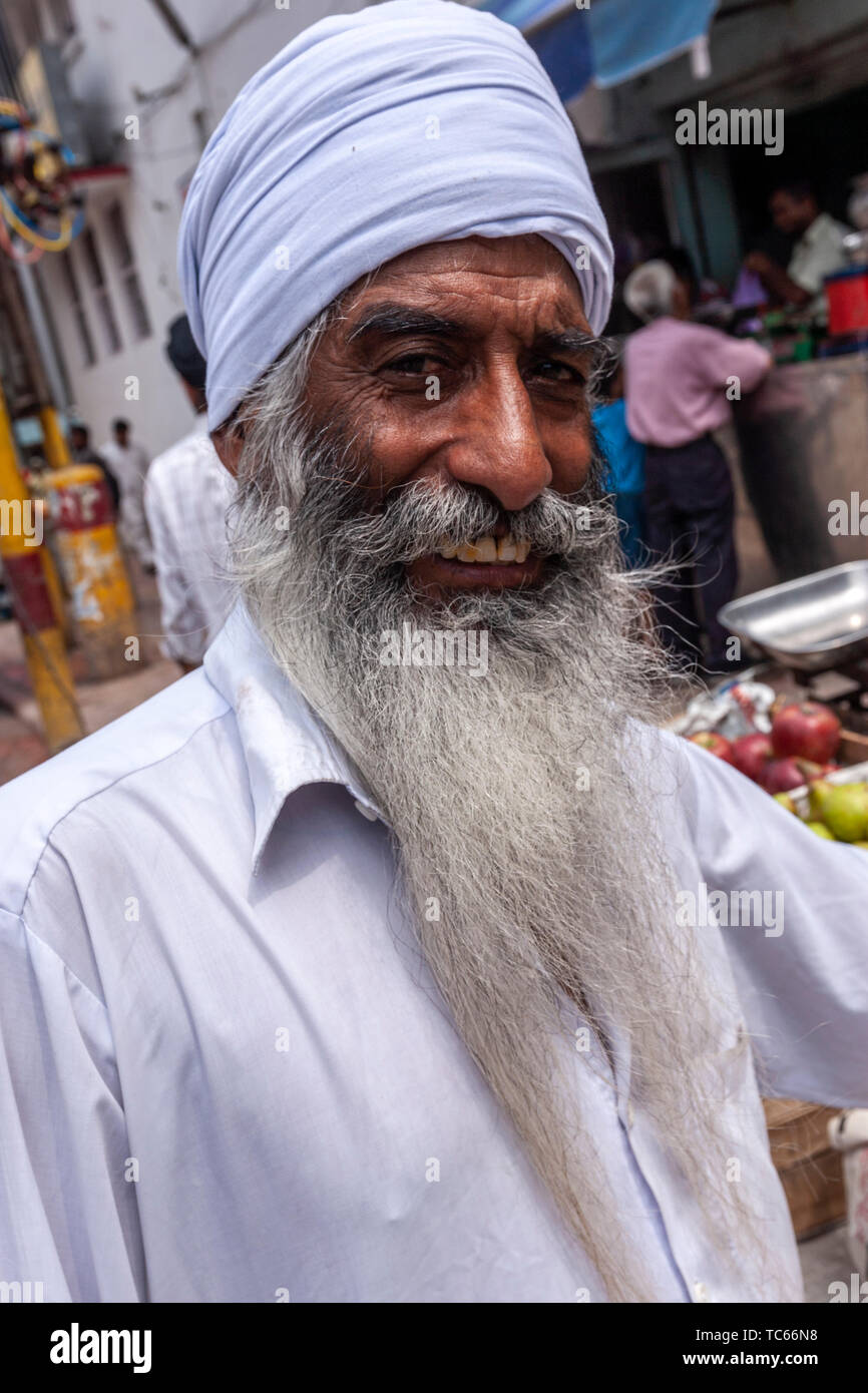 Sikh man with long white beard hi-res stock photography and images - Alamy
