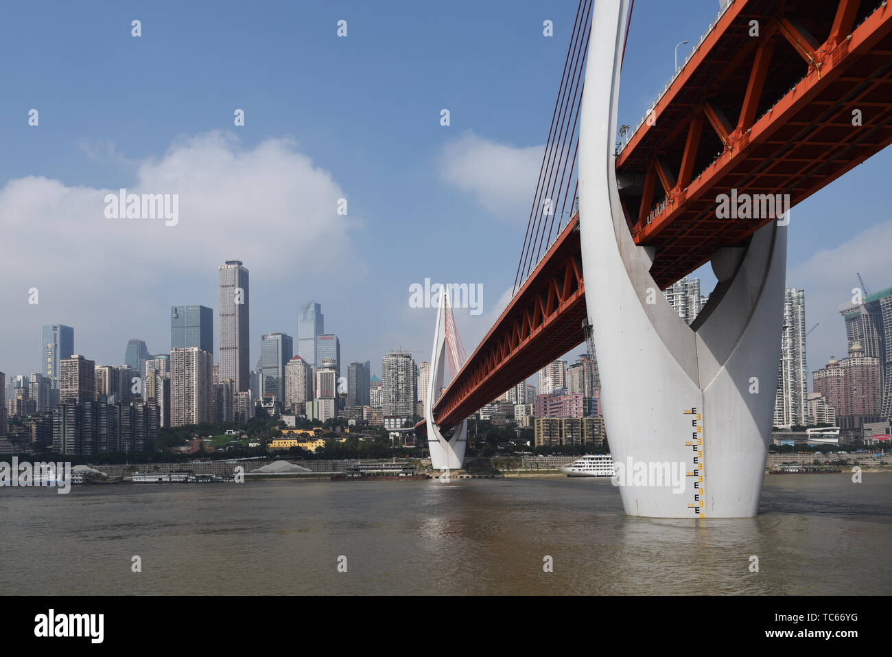 Photographed on the Dongshui Gate Bridge in Chongqing in October 2018 ...
