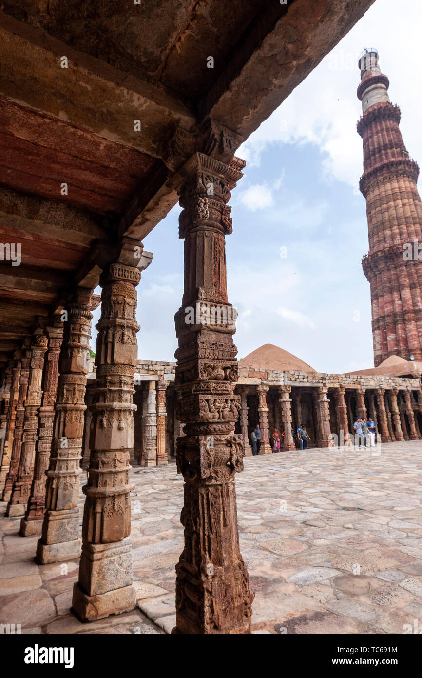 Old buildings in qutb minar campus hi-res stock photography and images ...