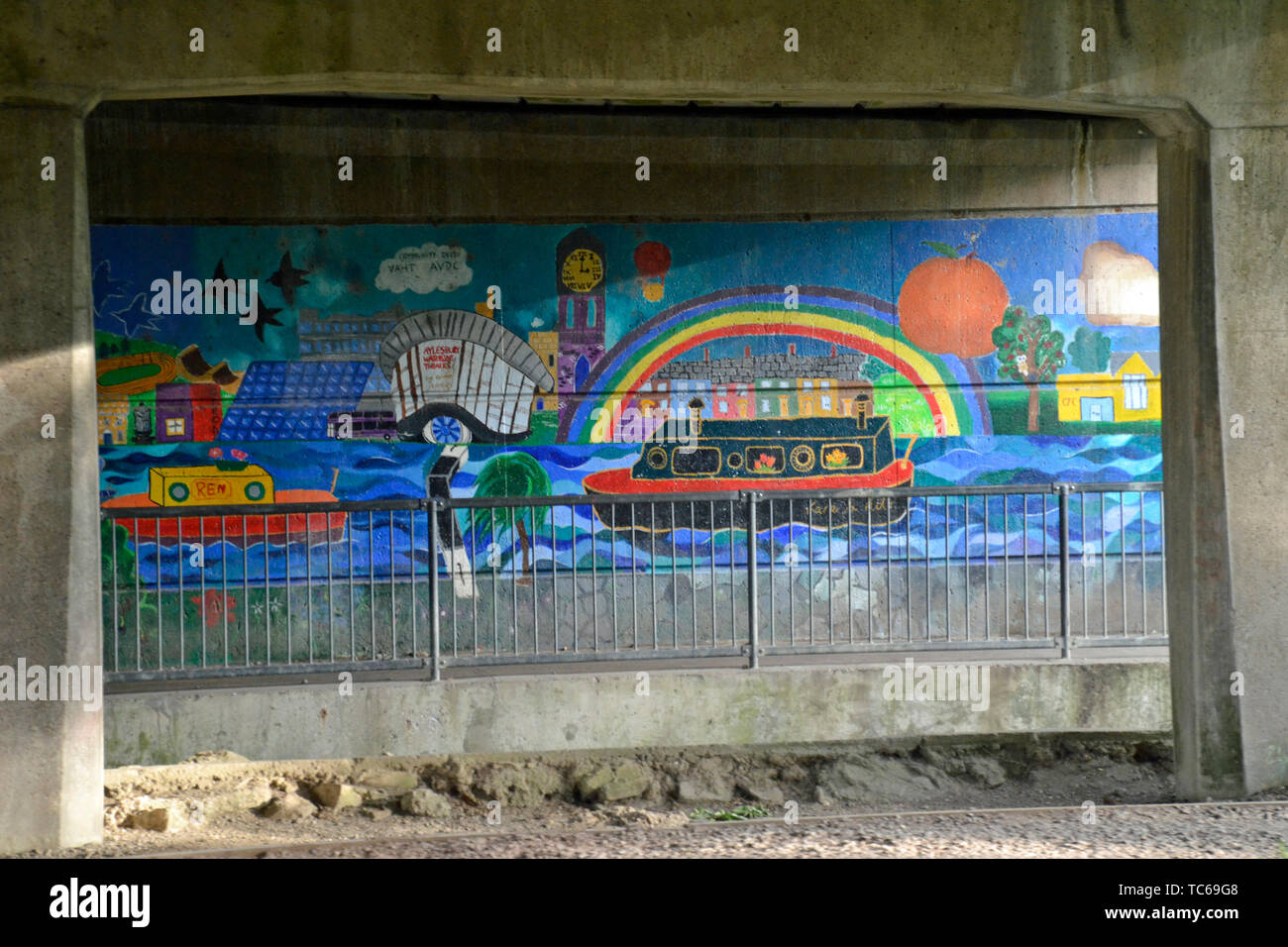 Graffiti on wall under bridge hi-res stock photography and images - Alamy