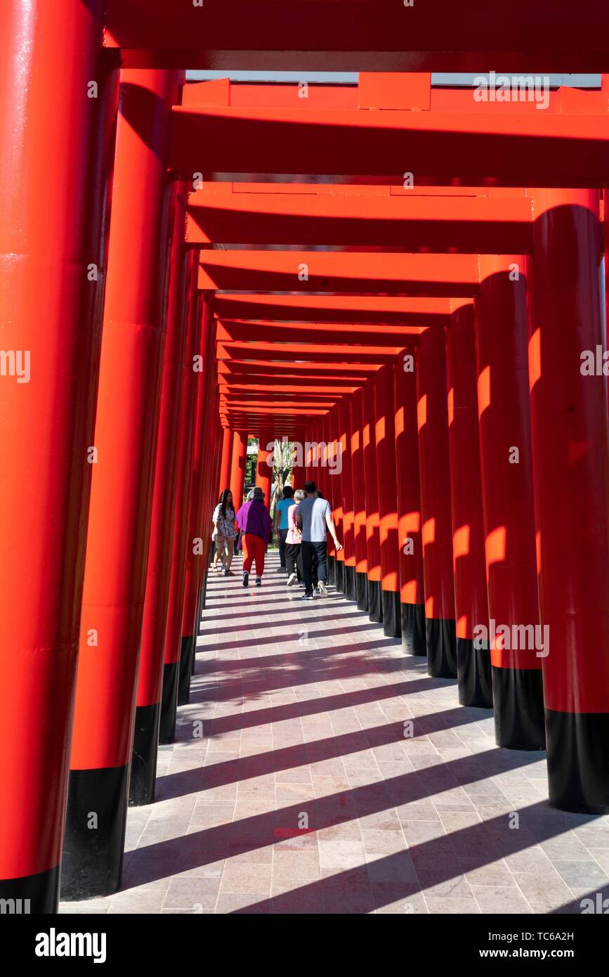 Japanese style gate hi-res stock photography and images - Alamy