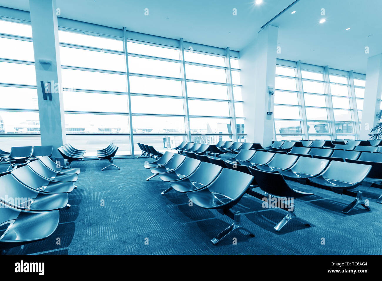 Airport waiting hall hi-res stock photography and images - Alamy