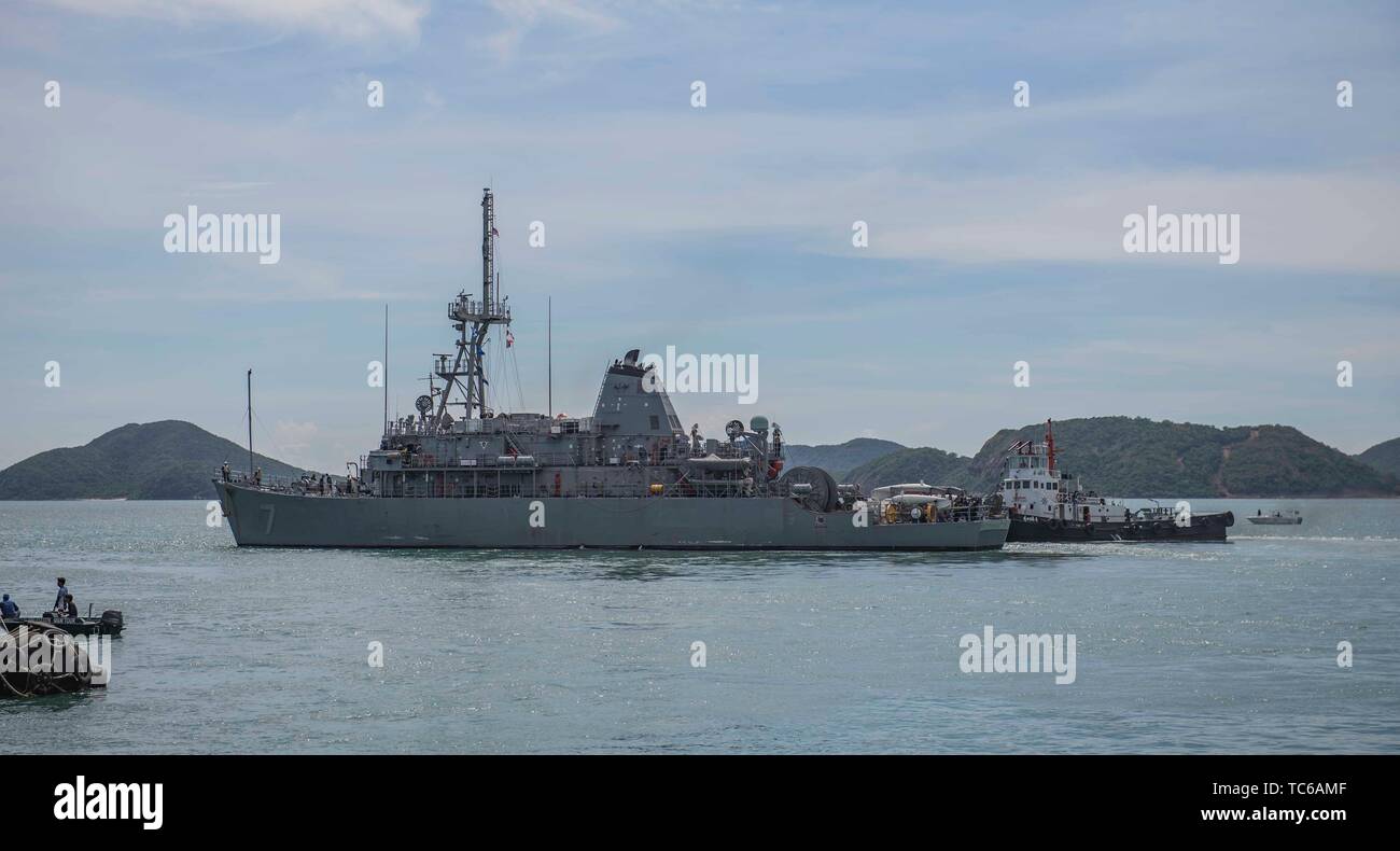 Uss patriot mcm 7 hi-res stock photography and images - Alamy