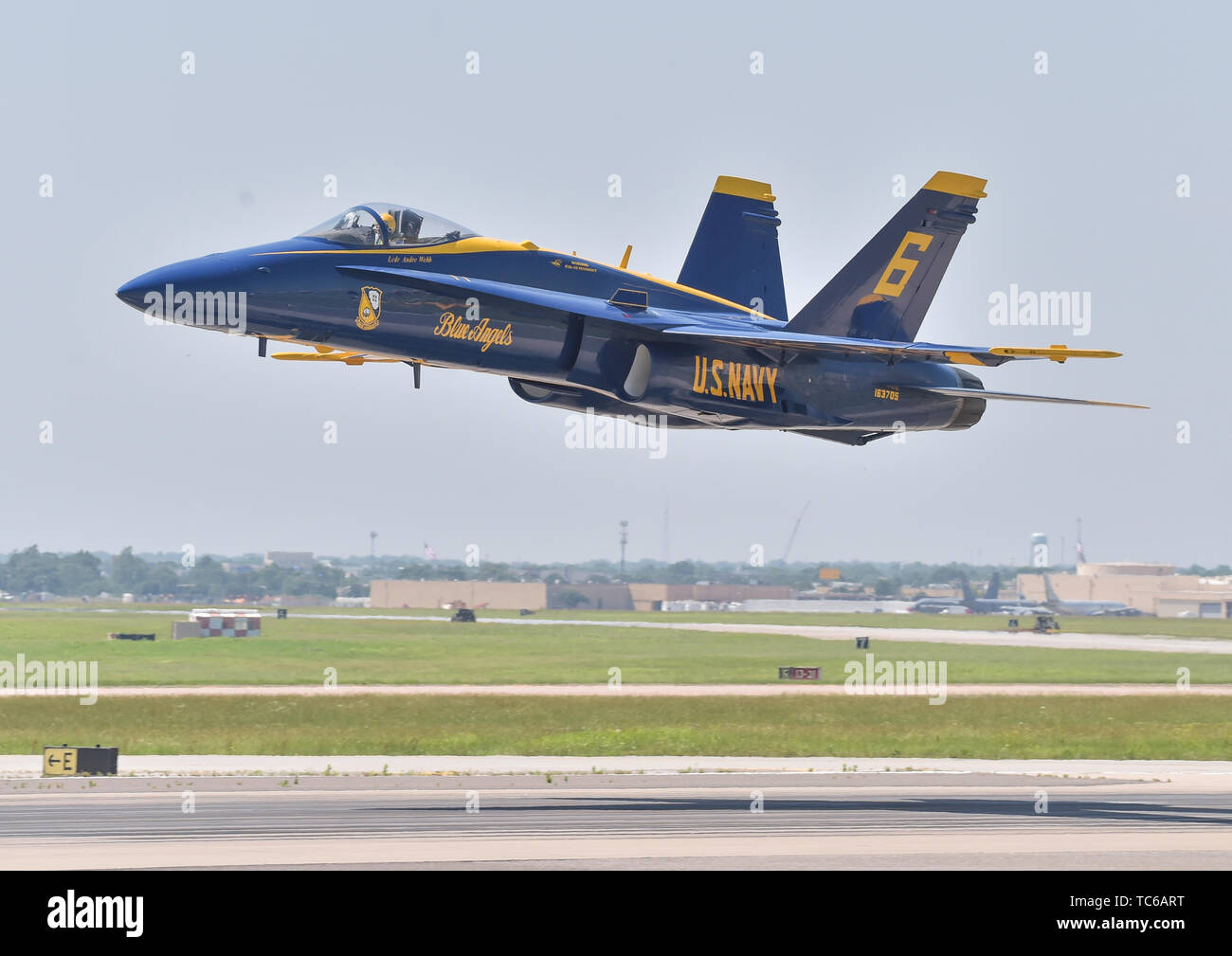 190530-N-UK306-2245 OKLAHOMA CITY, Okla. (May 30, 2019) Opposing Solo ...