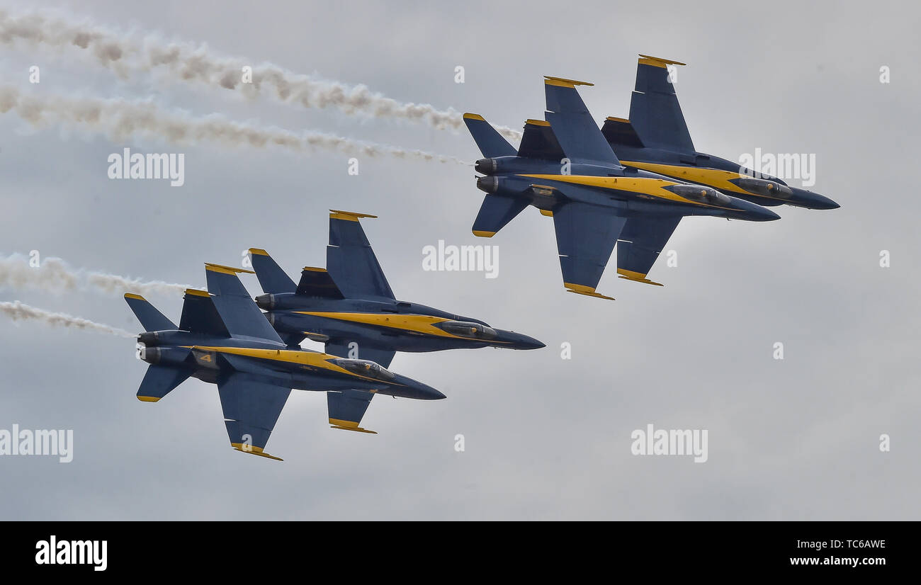 Aileron roll hi-res stock photography and images - Alamy