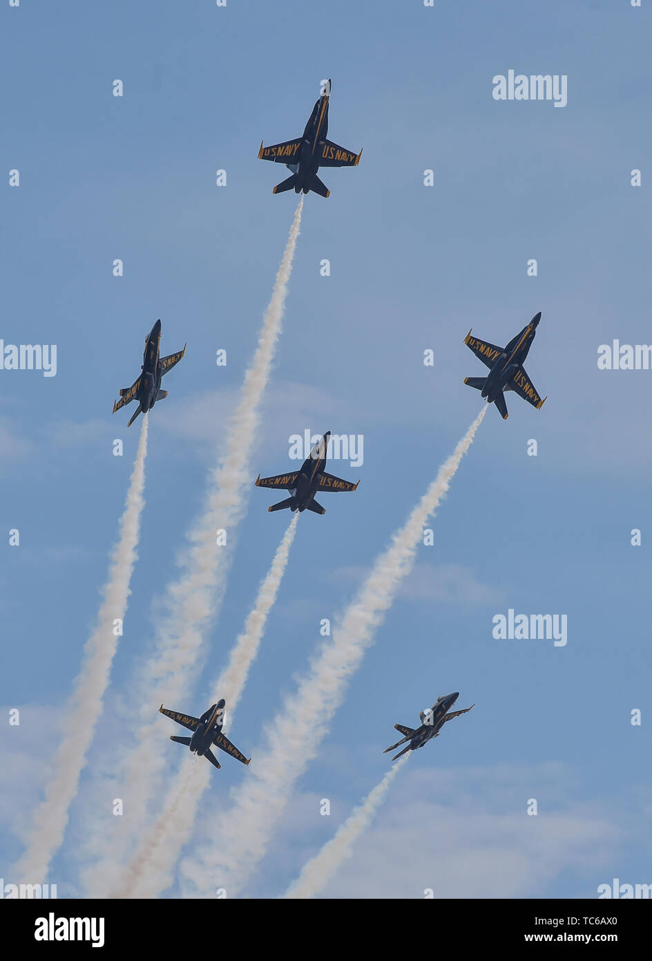 190601-N-UK306-2422 OKLAHOMA CITY, Okla. (June 1, 2019) The U.S. Navy ...