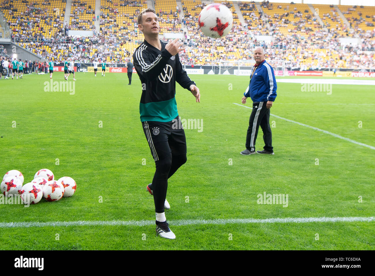 Aachen, Germany. 05th June, 2019. Goalkeeper Manuel Neuer throws balls ...