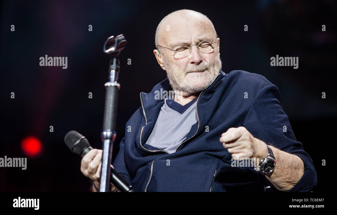 Stuttgart, Germany. 05th June, 2019. Singer Phil Collins gives the ...