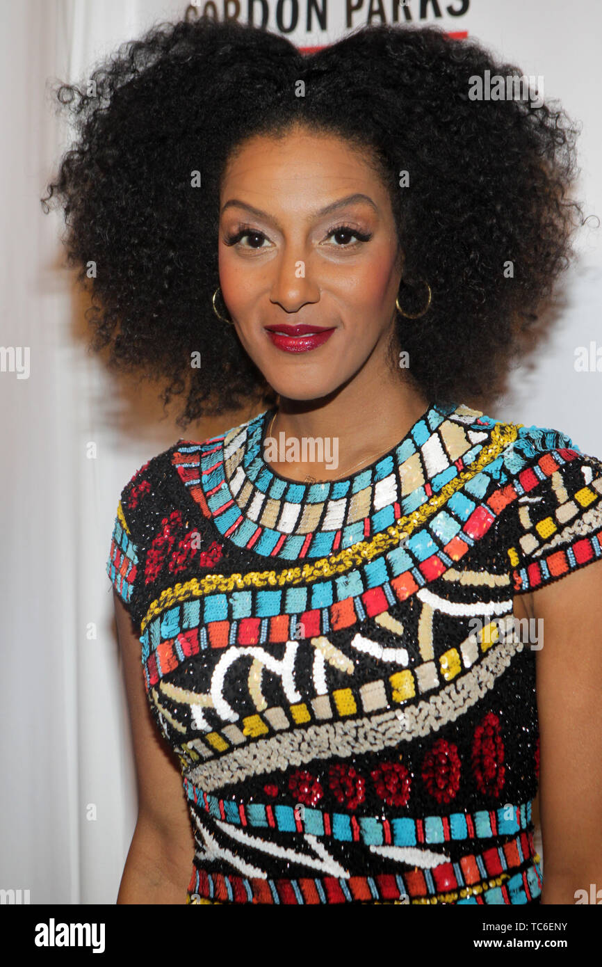NEW YORK, NEW YORK-JUNE 4: Actress/Poet Sarah Jones attends the 2019 ...