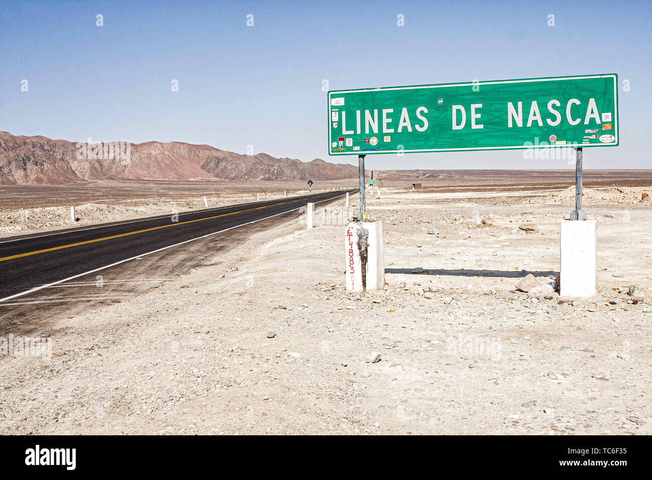 Nasca, Ica, Peru. 16th May, 2011. A sign indicating the Nasca Lines at ...
