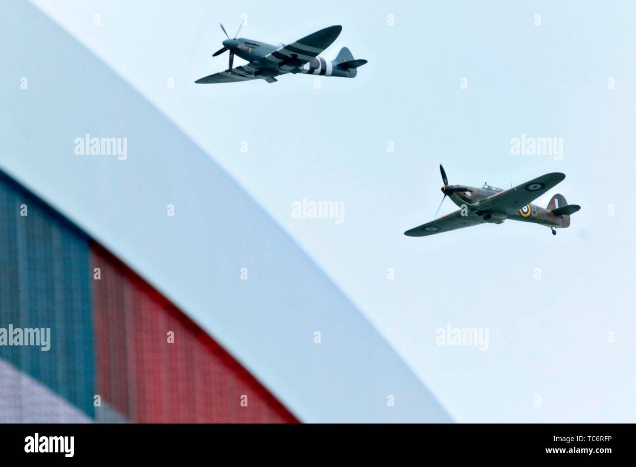 D day spitfire hi-res stock photography and images - Alamy