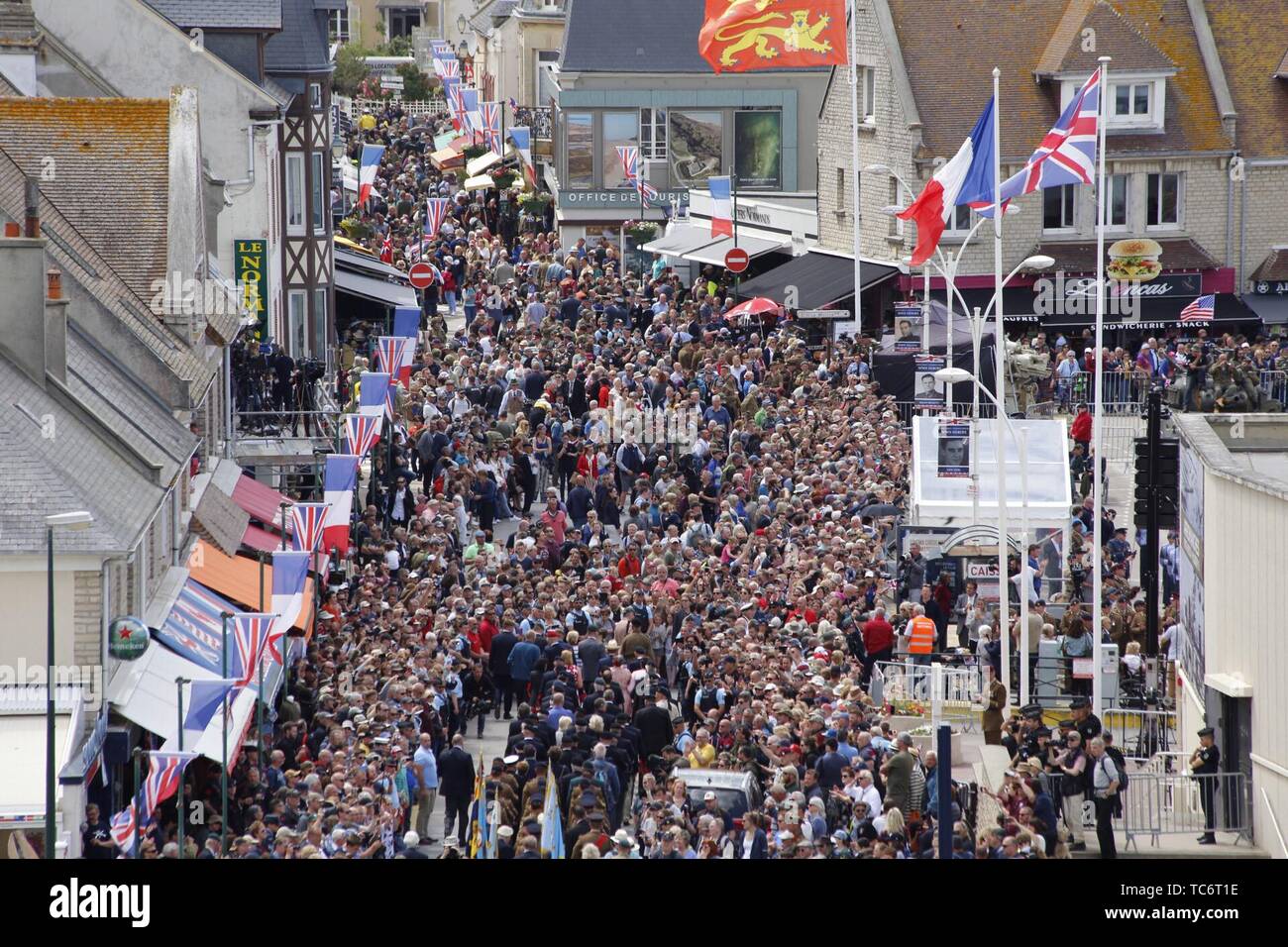 75th anniversary of the normandy landings hi-res stock photography and ...