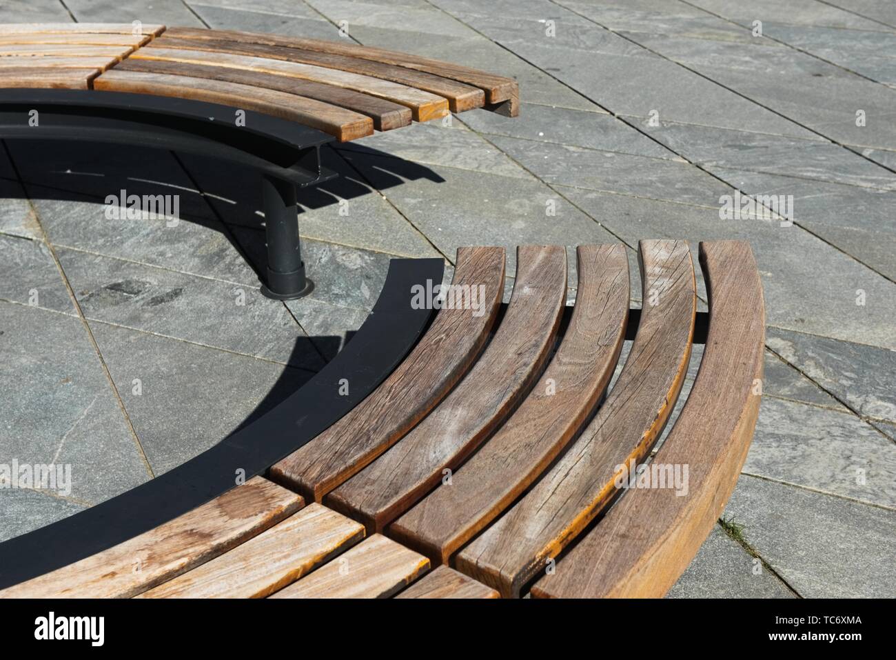 Wooden modern trendy design round circular park bench Stock Photo - Alamy