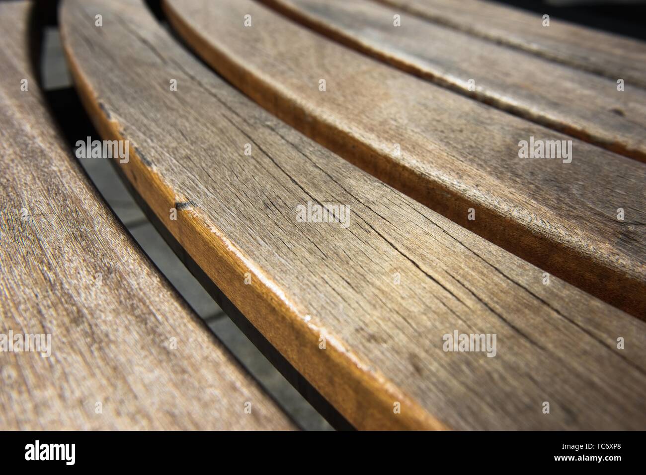 Wooden modern trendy design round circular park bench Stock Photo - Alamy