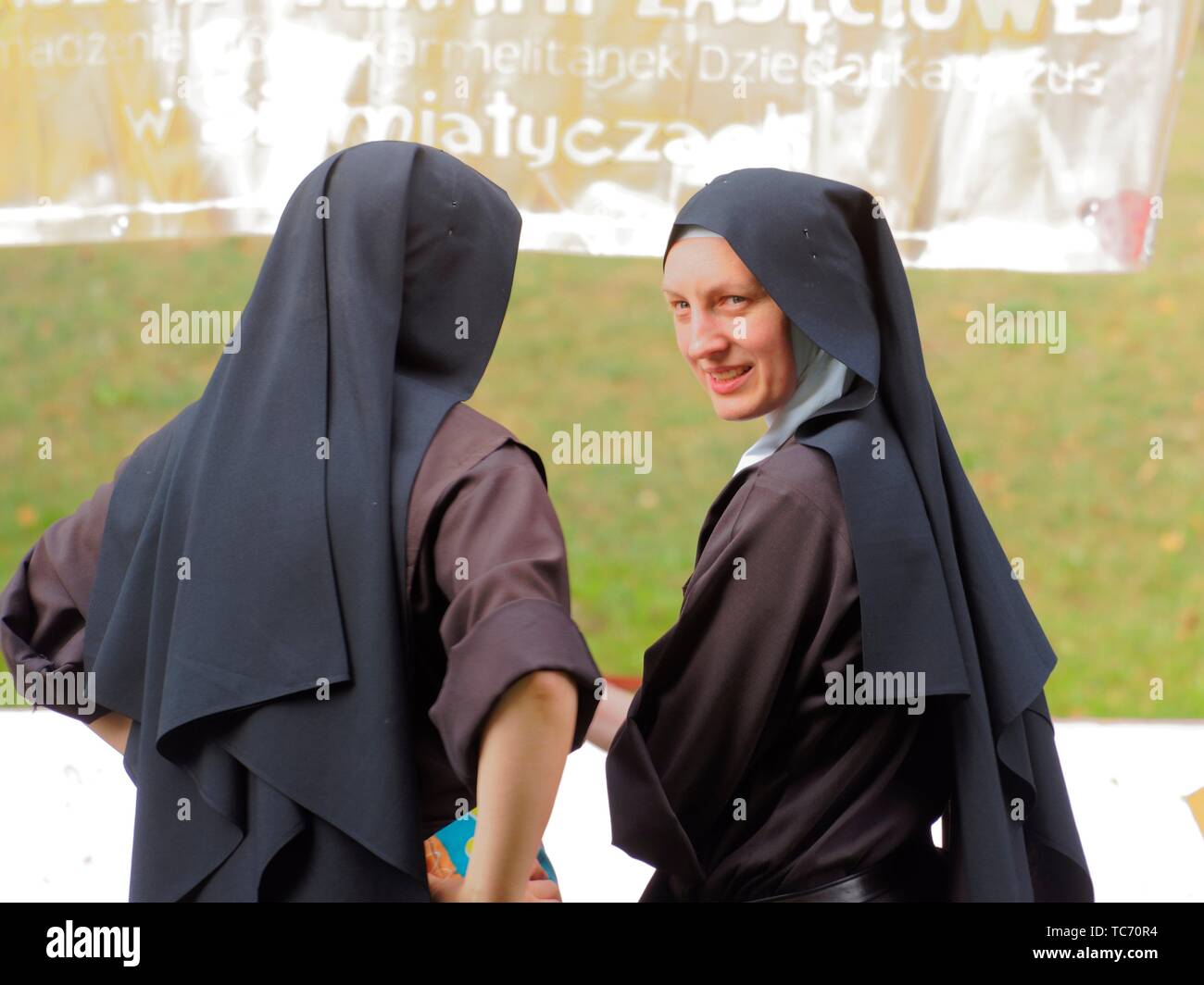 Pair of nuns hi-res stock photography and images - Alamy