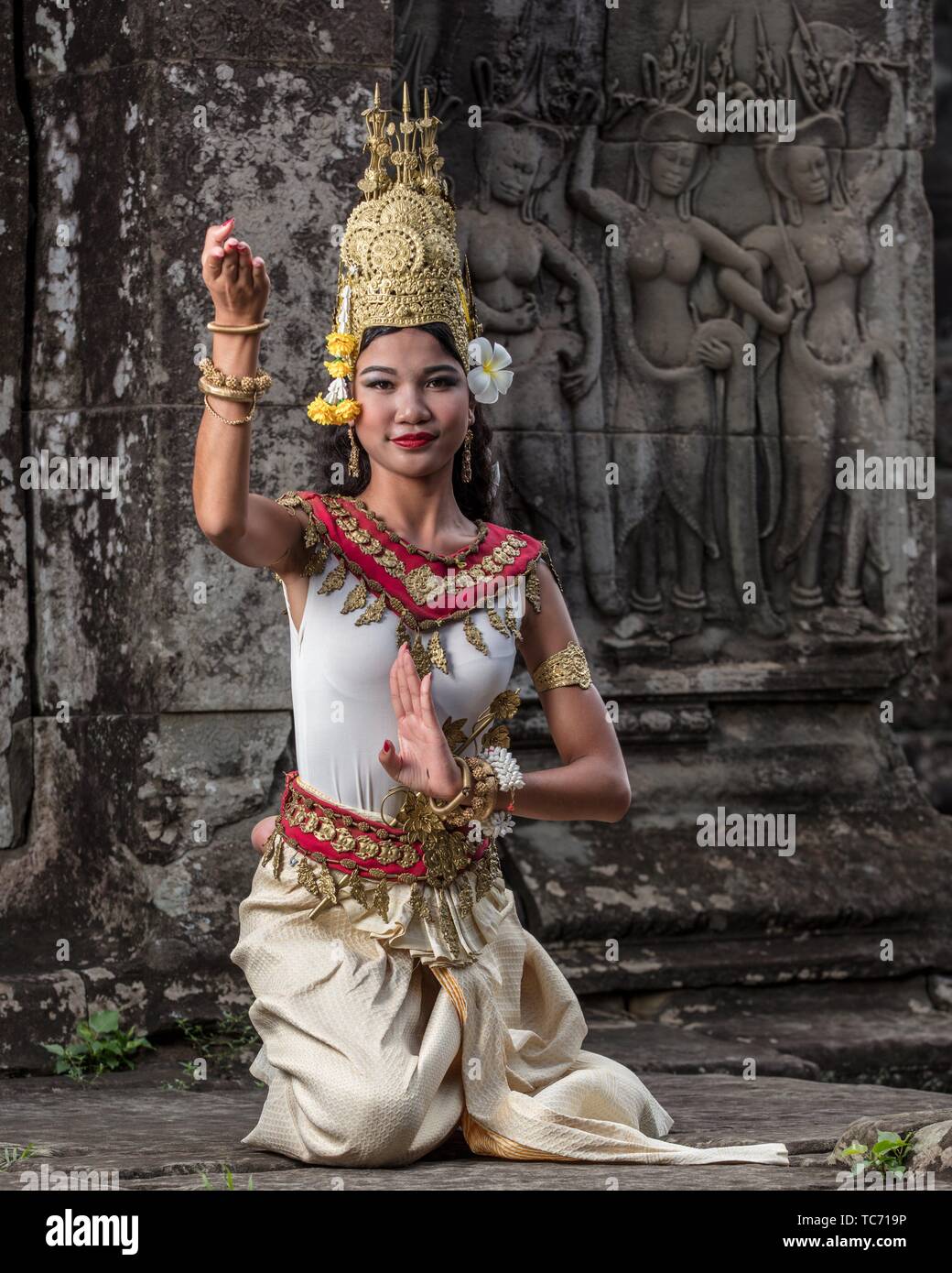 Female temple dancer hi-res stock photography and images - Alamy