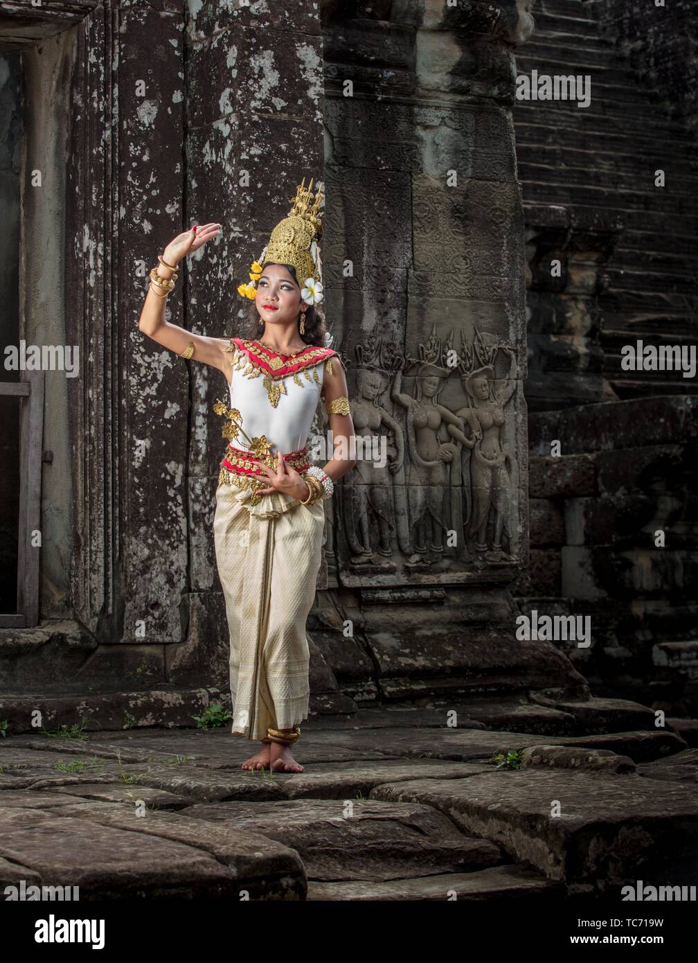 The temple dancer hi-res stock photography and images - Alamy