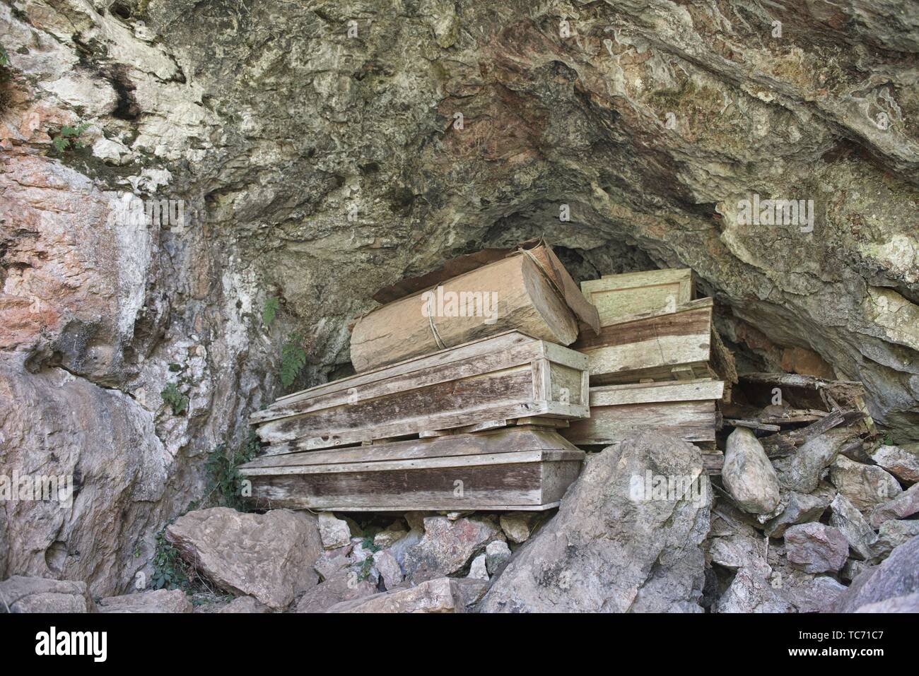 Hanging coffins sagada philippines hi-res stock photography and images ...